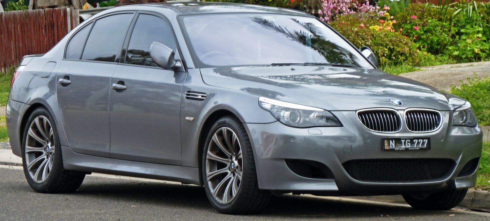 BMW M5 (E60 LCI, facelift 2007) 5.0 V10 (507 Hp) SMG